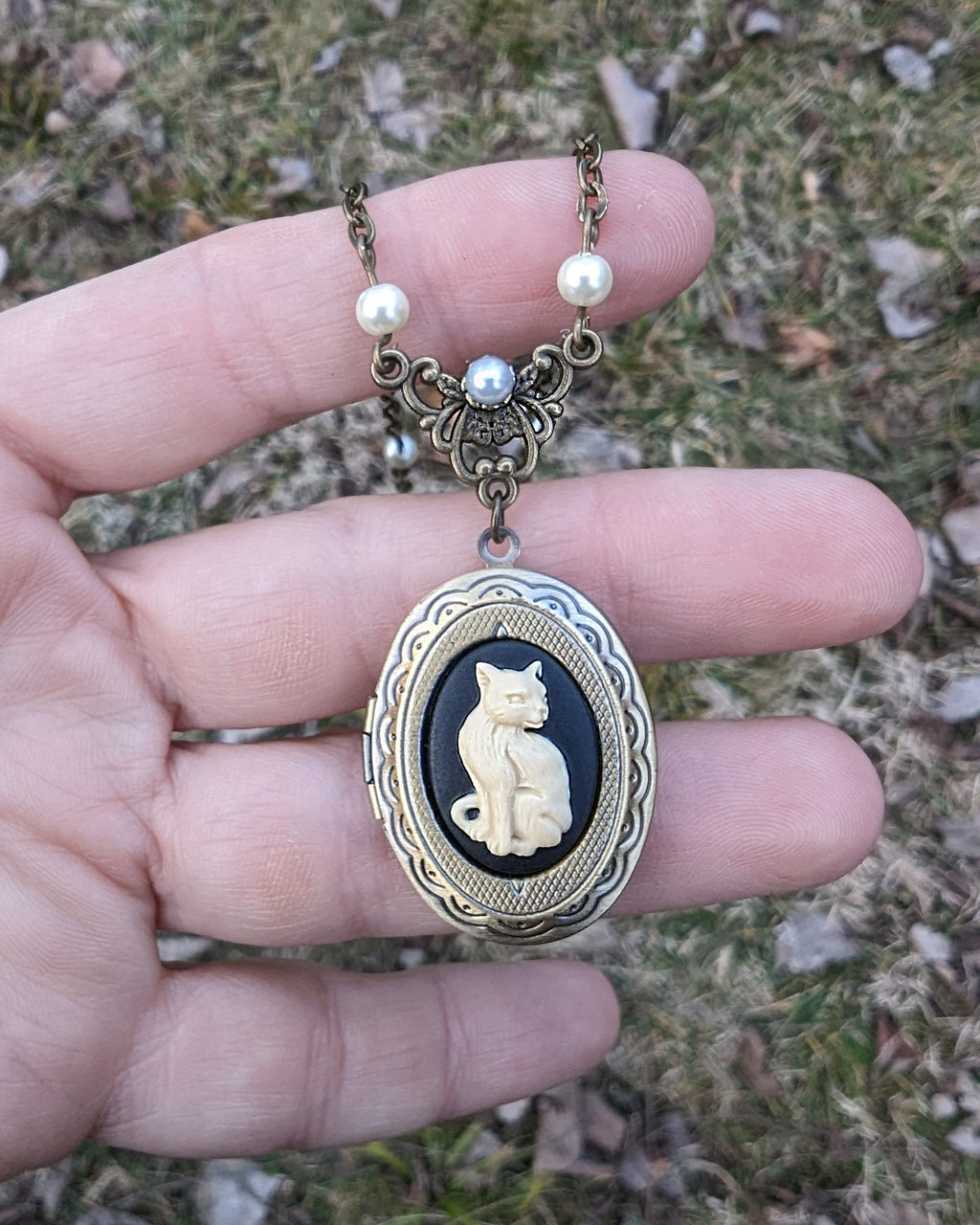 Vintage Cat Cameo Locket Necklace, Cat Jewelry, Vintage Jewelry